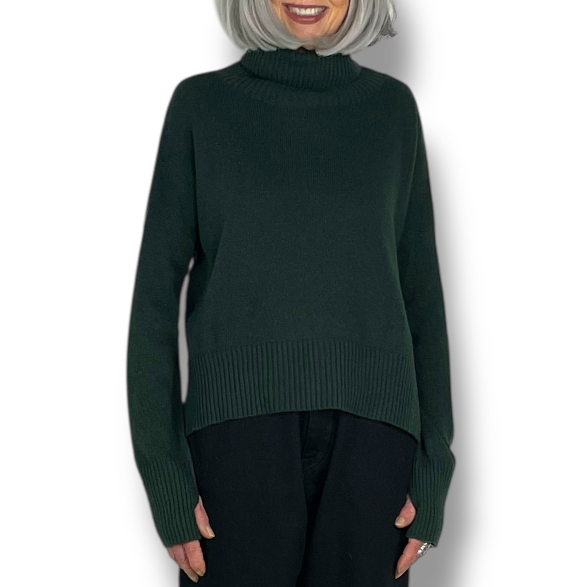 TURTLENECK SWEATER W/THUMB SLITS – MIO
